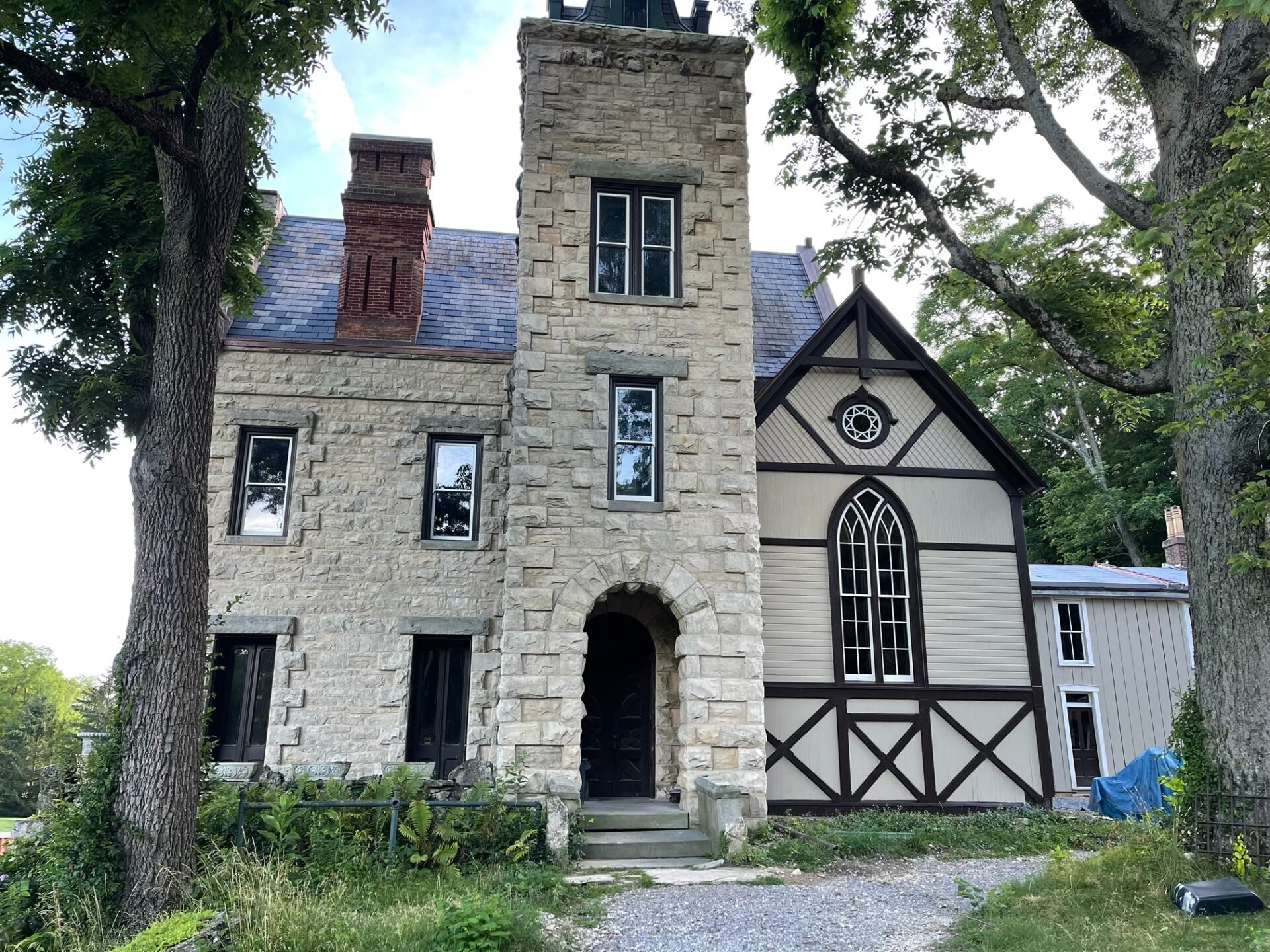 Celebrate Love and History at Beautiful Mac-O-Chee Castle Event Venue